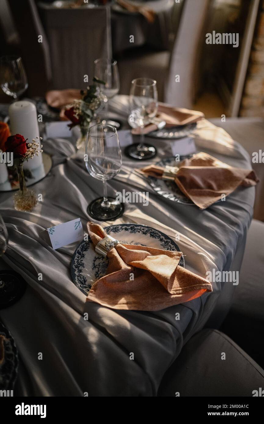 Beautifully decorated table hi-res stock photography and images - Alamy