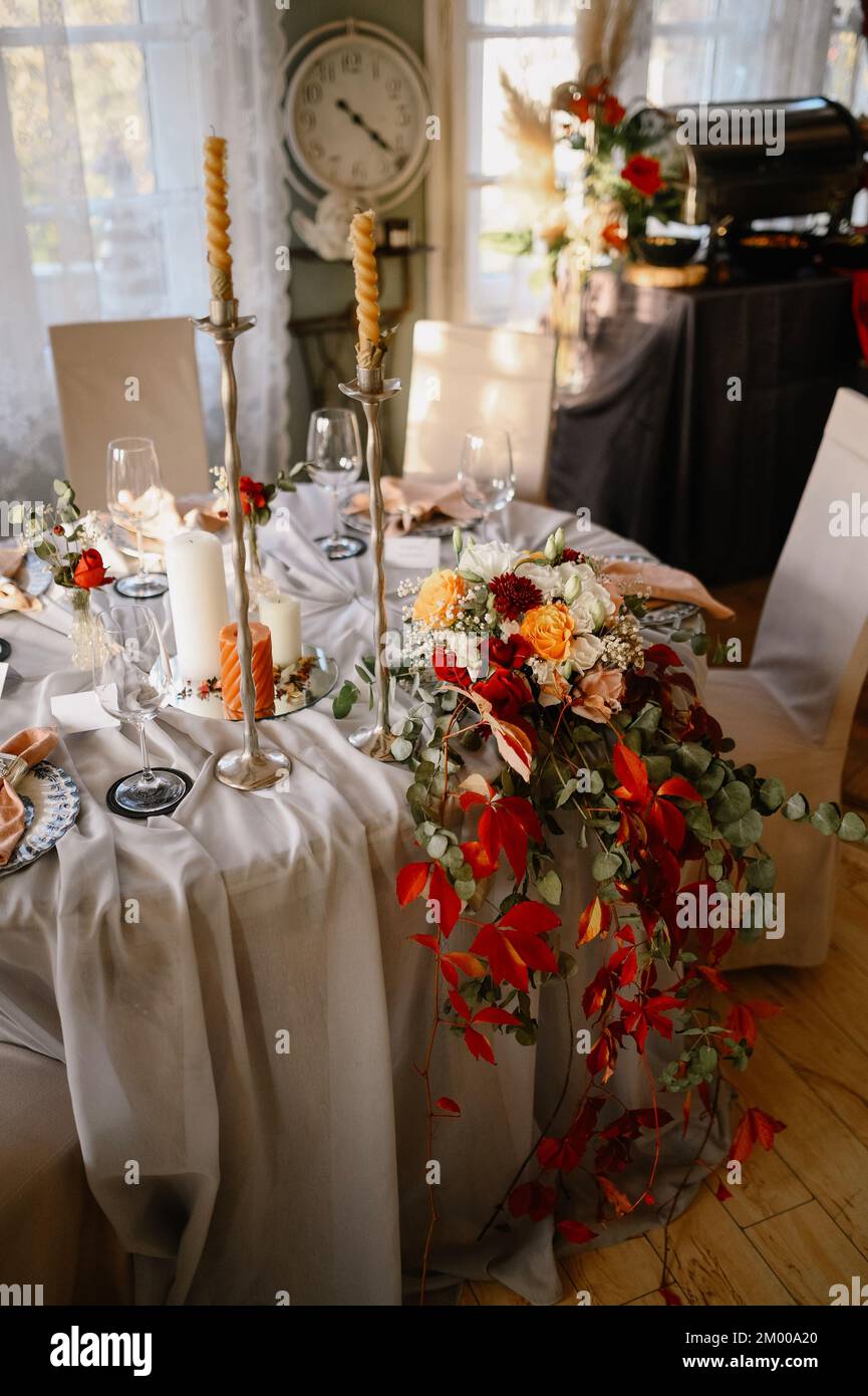 Beautifully decorated table hi-res stock photography and images - Alamy