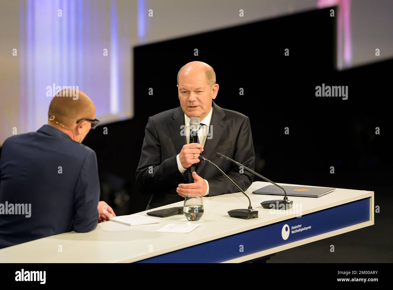 Federal Chancellor Olaf SCHOLZ with Stefan SCHULZE-HAUSMANN l ...