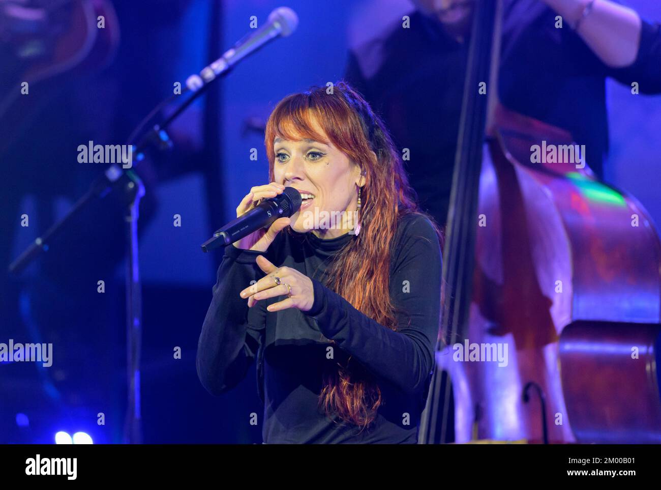 ZAZ, singer, honorary award winner, sings, presentation of the German ...
