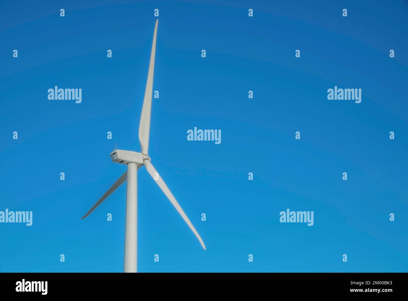 Towering three white wind hi-res stock photography and images - Alamy