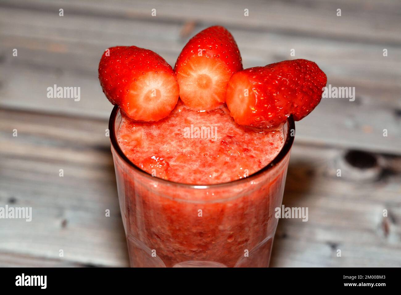 Fresh Strawberry fruit juice, the garden strawberry is a widely grown ...