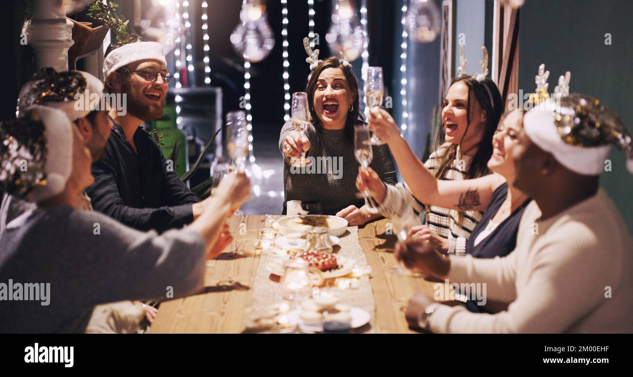 Toast and cheer hi-res stock photography and images - Alamy