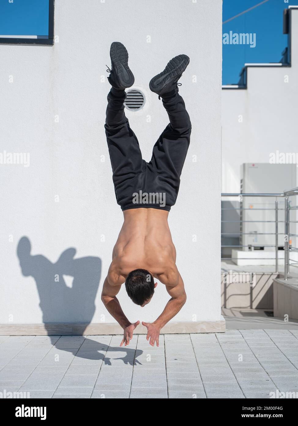 Handstand against a wall hi-res stock photography and images - Alamy