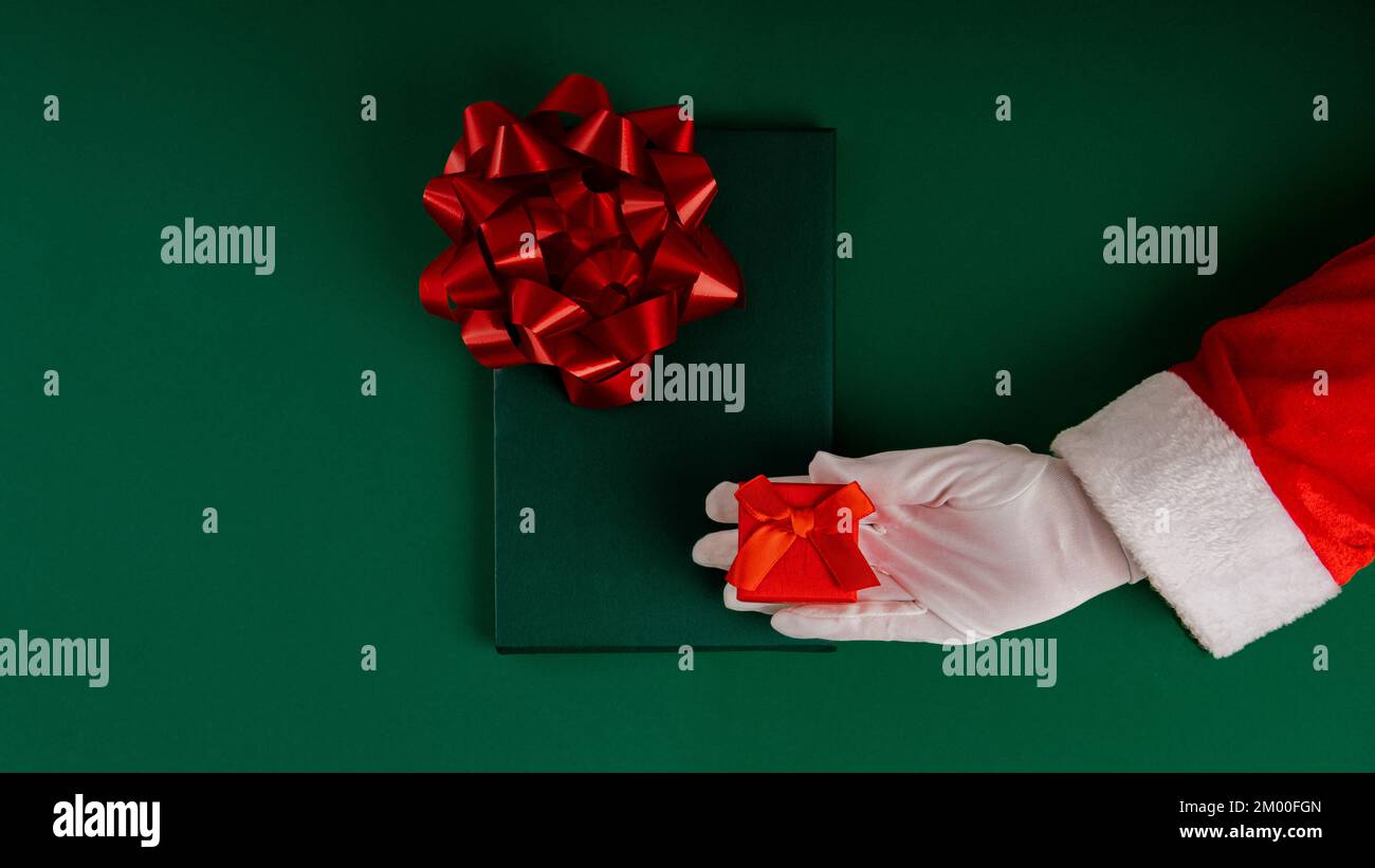 Christmas gift certificate hi-res stock photography and images - Alamy