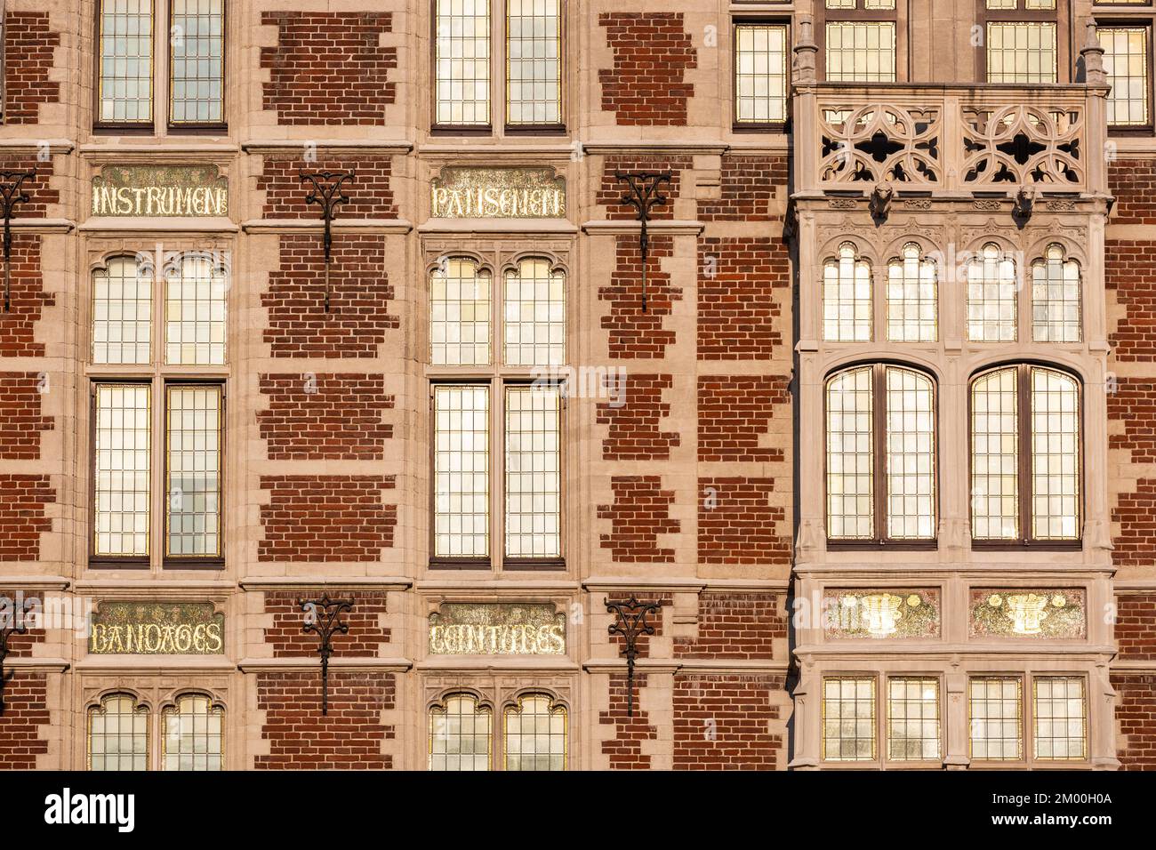 Lattice windows hi-res stock photography and images - Alamy
