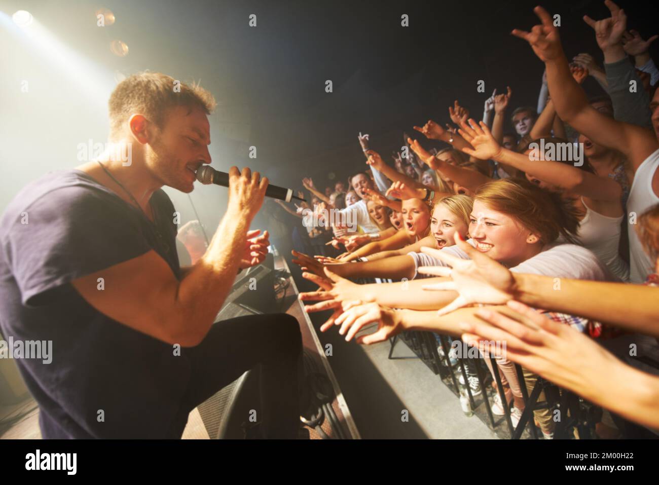 Singing to crowd hi-res stock photography and images - Alamy