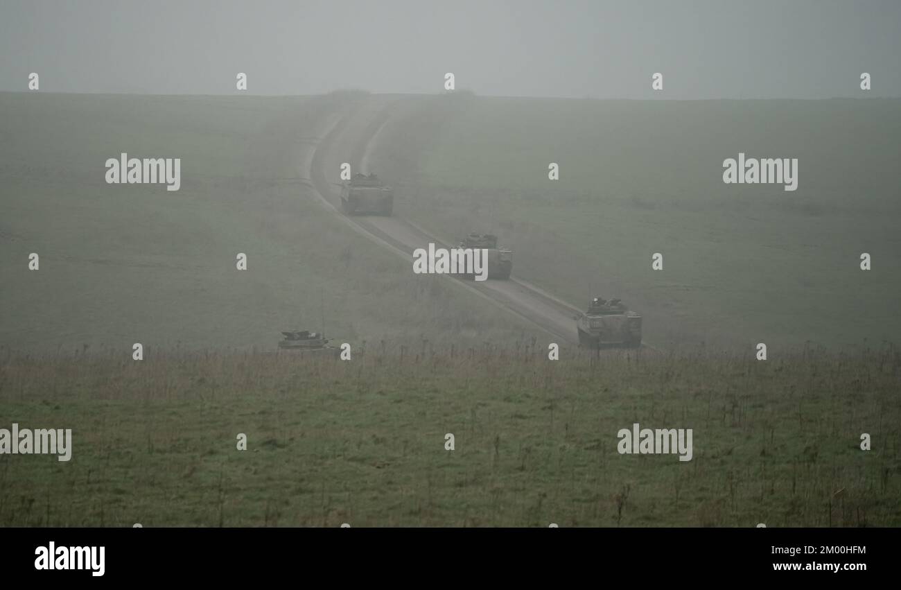 British army Challenger II 2 FV4034 main battle tank in action open ...