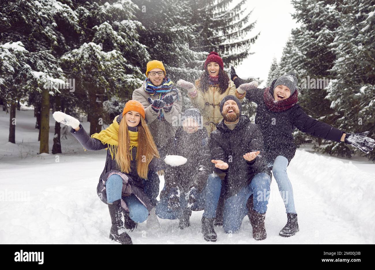 Group photo of happy young men and women having fun in the snow in a ...