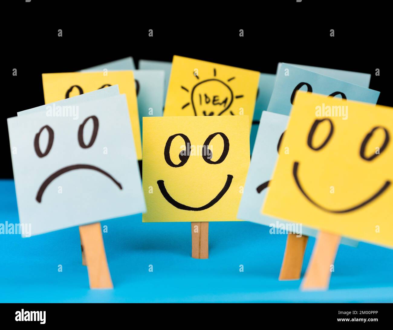 Smiley positive negative post it hi-res stock photography and images ...