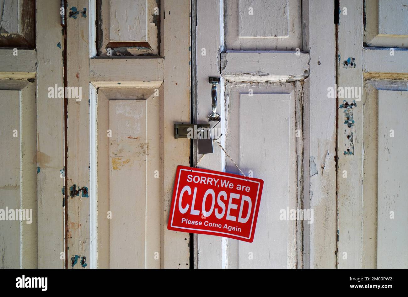 Sorry, We are Closed, Please Come Again sign at wooden door Stock Photo ...