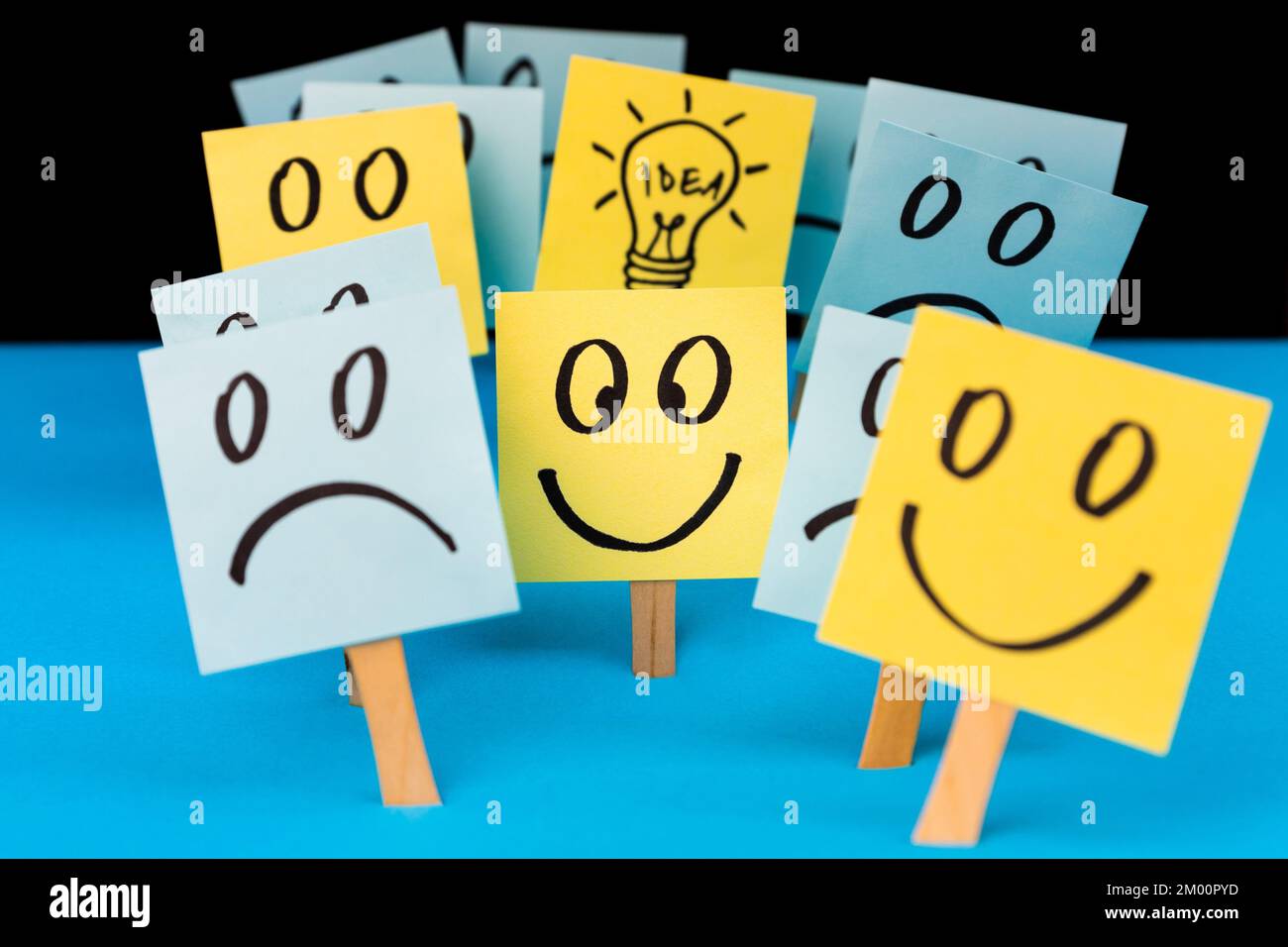 Smiley positive negative post it hi-res stock photography and images ...