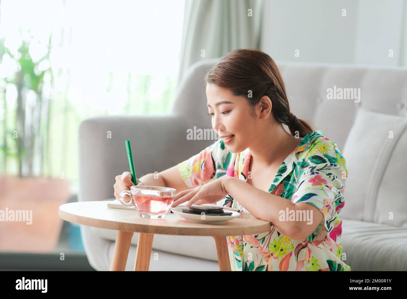 Woman sitting on floor pen hi-res stock photography and images - Alamy