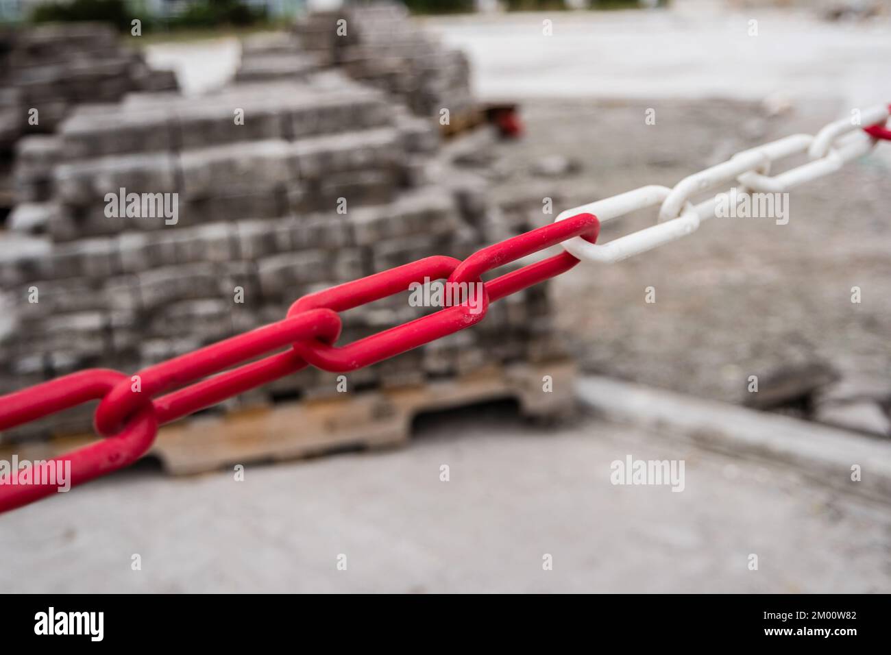 Barrier chain at a construction site Stock Photo - Alamy