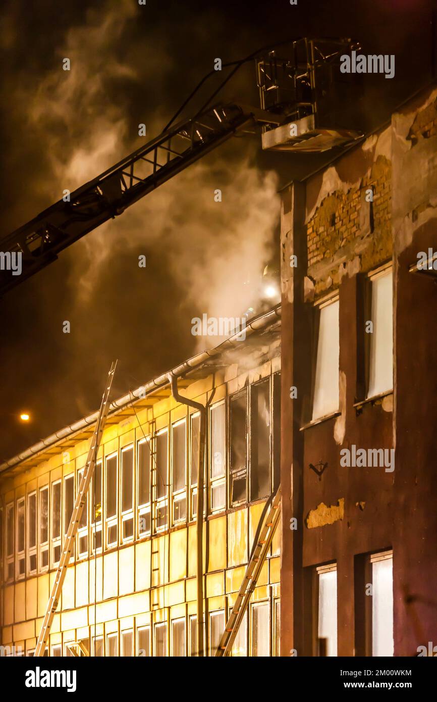 Urban fire ruins hi-res stock photography and images - Alamy