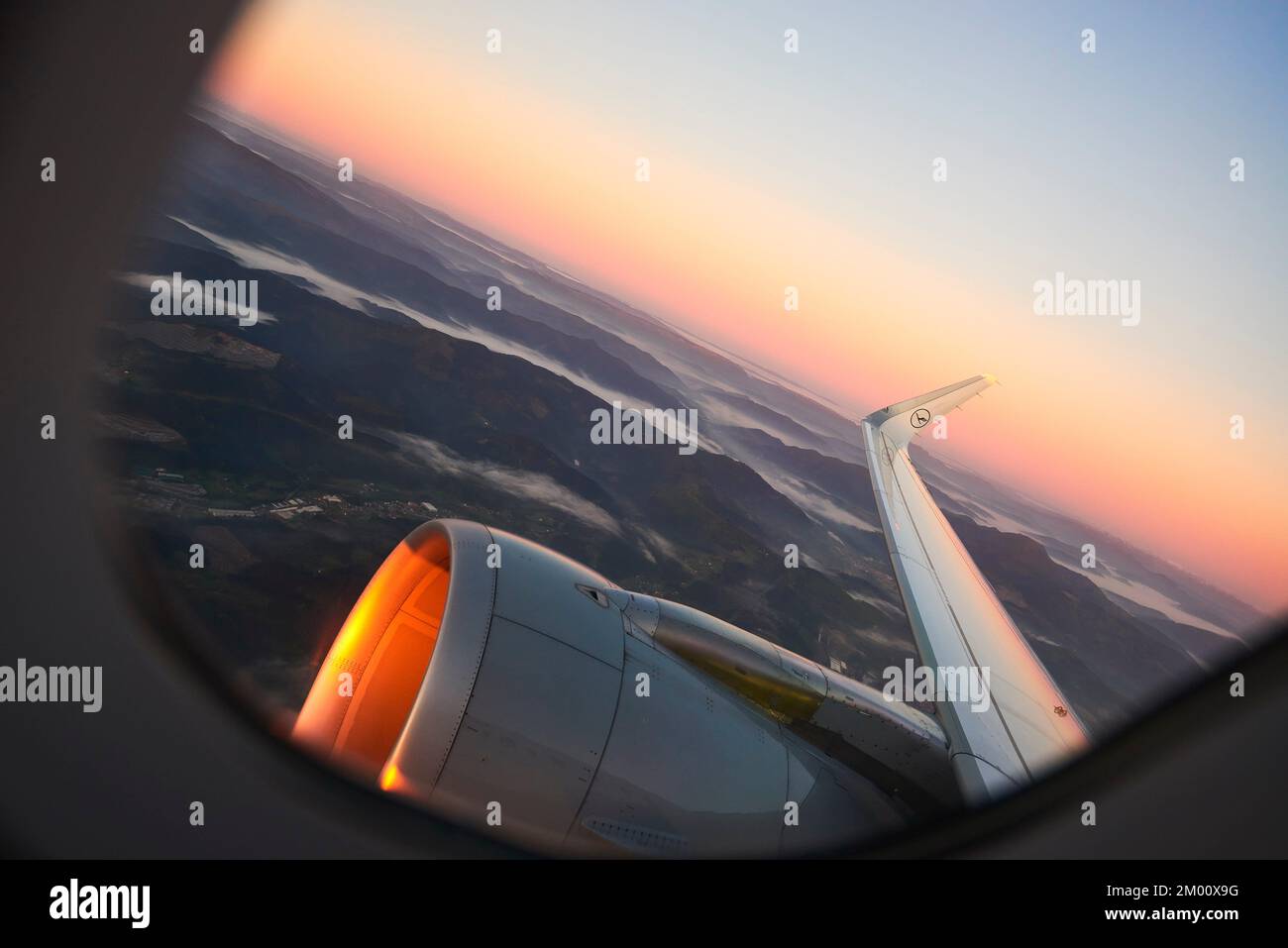 Airbus a320 taking off from above hi-res stock photography and images ...