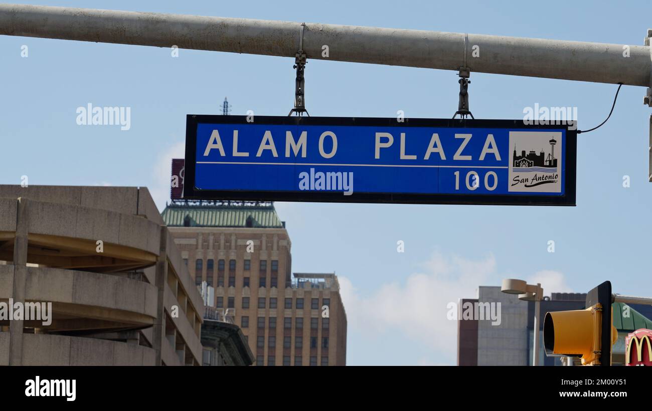 Alamo san antonio skyline hi-res stock photography and images - Alamy