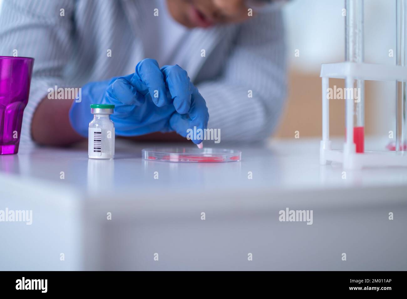 Microbiology lab hi-res stock photography and images - Alamy