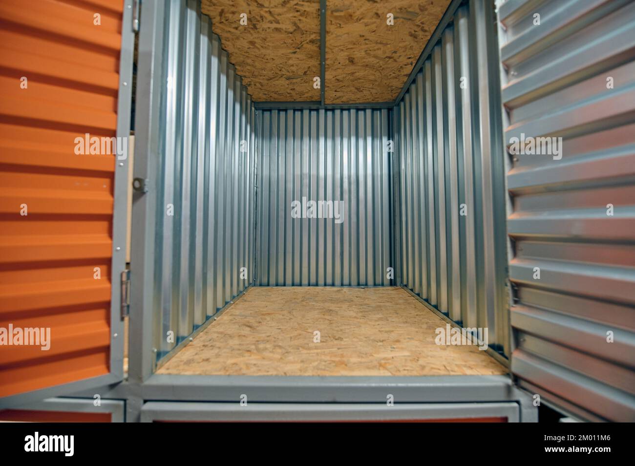 Open chain supply chain hi-res stock photography and images - Alamy