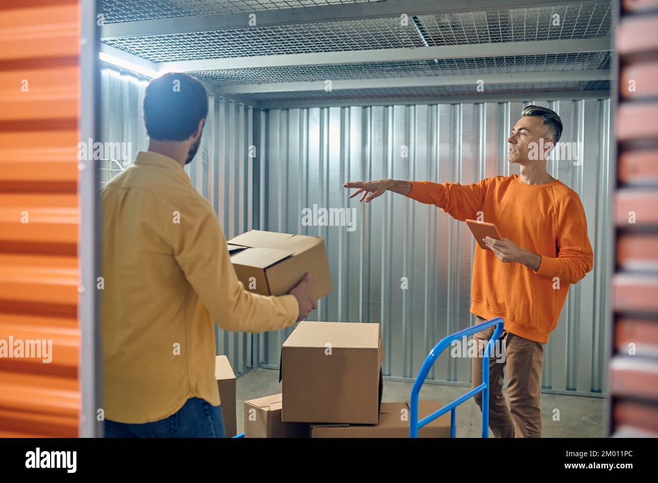 Logistic manager hi-res stock photography and images - Alamy