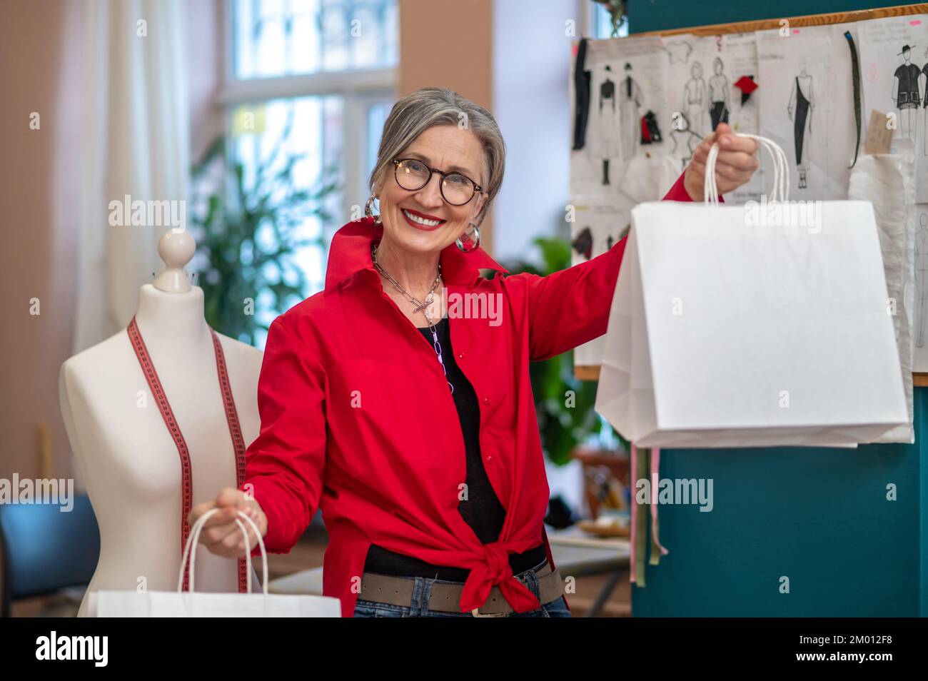 Looking good fashion hi-res stock photography and images - Alamy