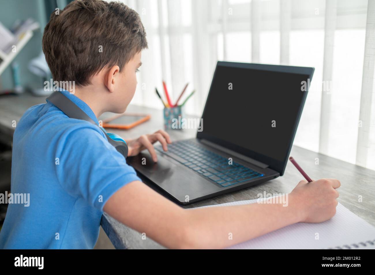 Child computer back view school hi-res stock photography and images - Alamy
