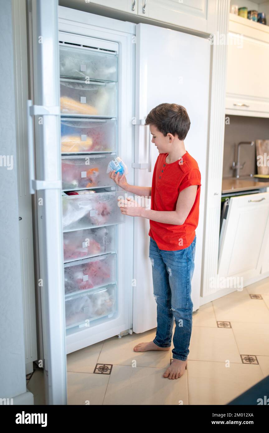 Refrigerator open child hi-res stock photography and images - Alamy