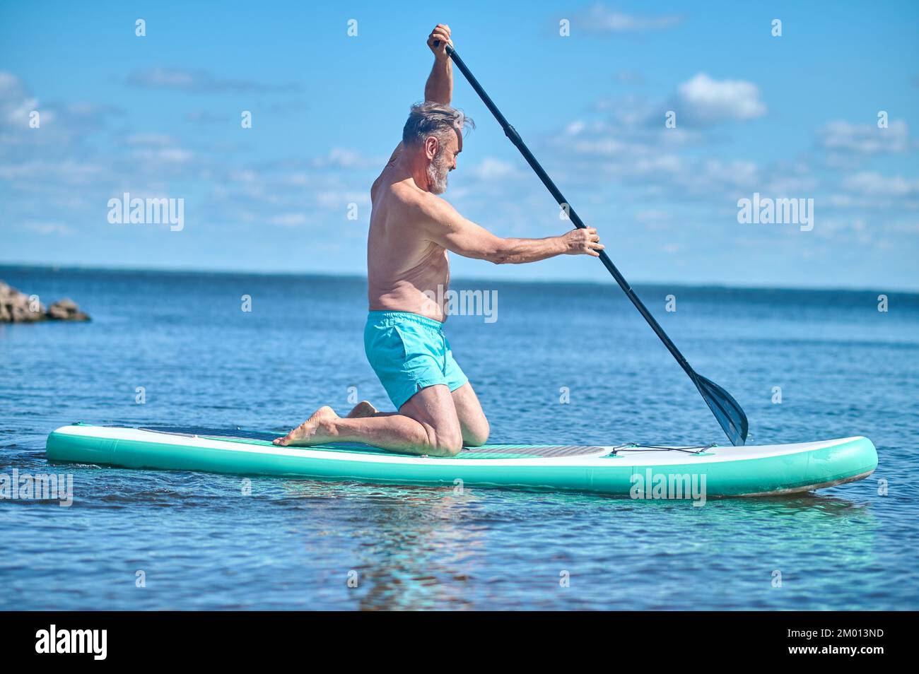 Human kneeling lifestyle hi-res stock photography and images - Alamy