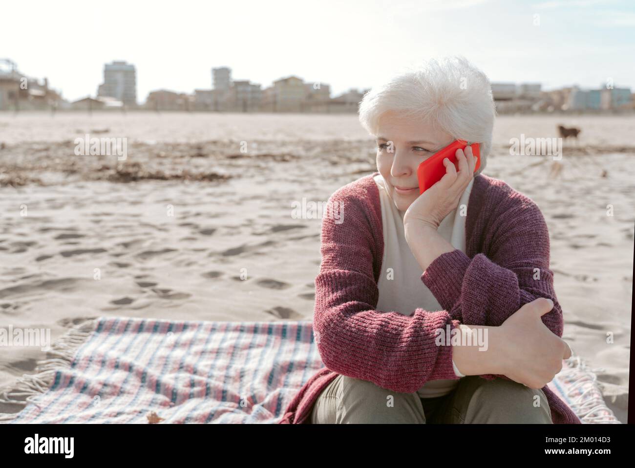 Attractive woman beach hi-res stock photography and images - Alamy