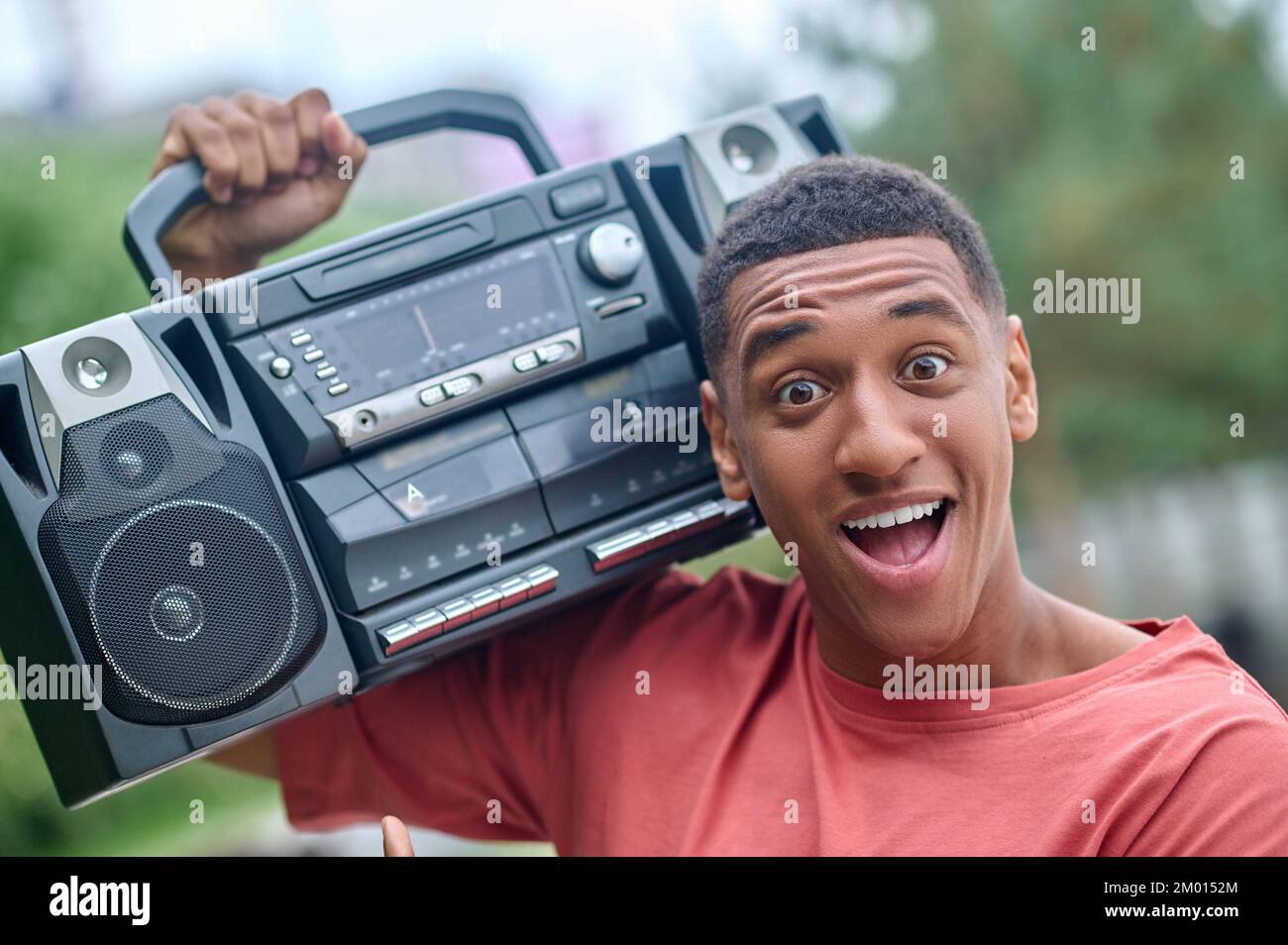 Listening to old record player hi-res stock photography and images - Alamy