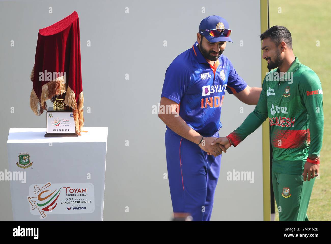 Bangladeshi Captain Liton Kumar Das ® and Indian Captain Rohit Sharma ...