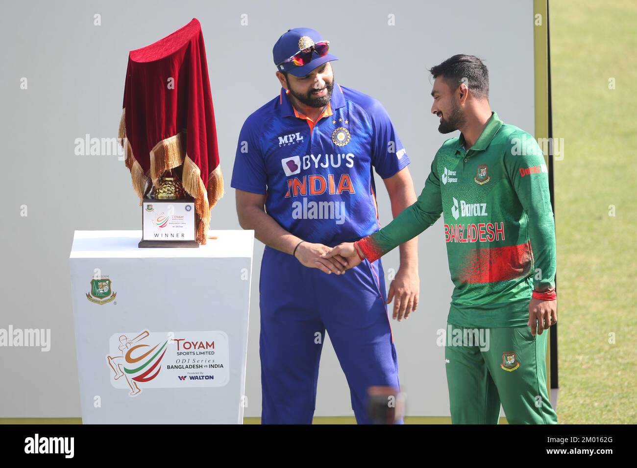 Bangladeshi Captain Liton Kumar Das ® and Indian Captain Rohit Sharma (L) unveil the trophy of ...