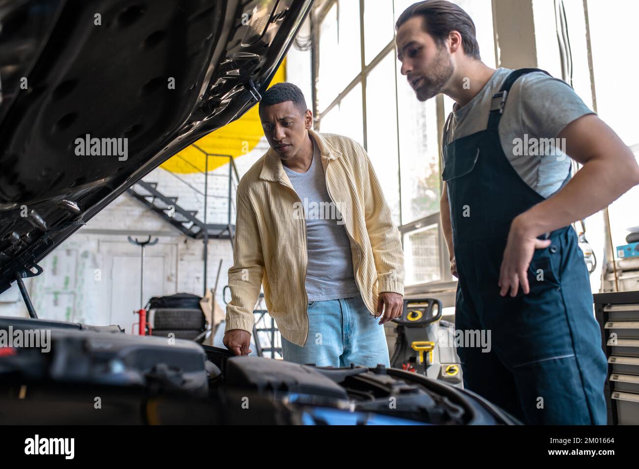 Client service hi-res stock photography and images - Alamy