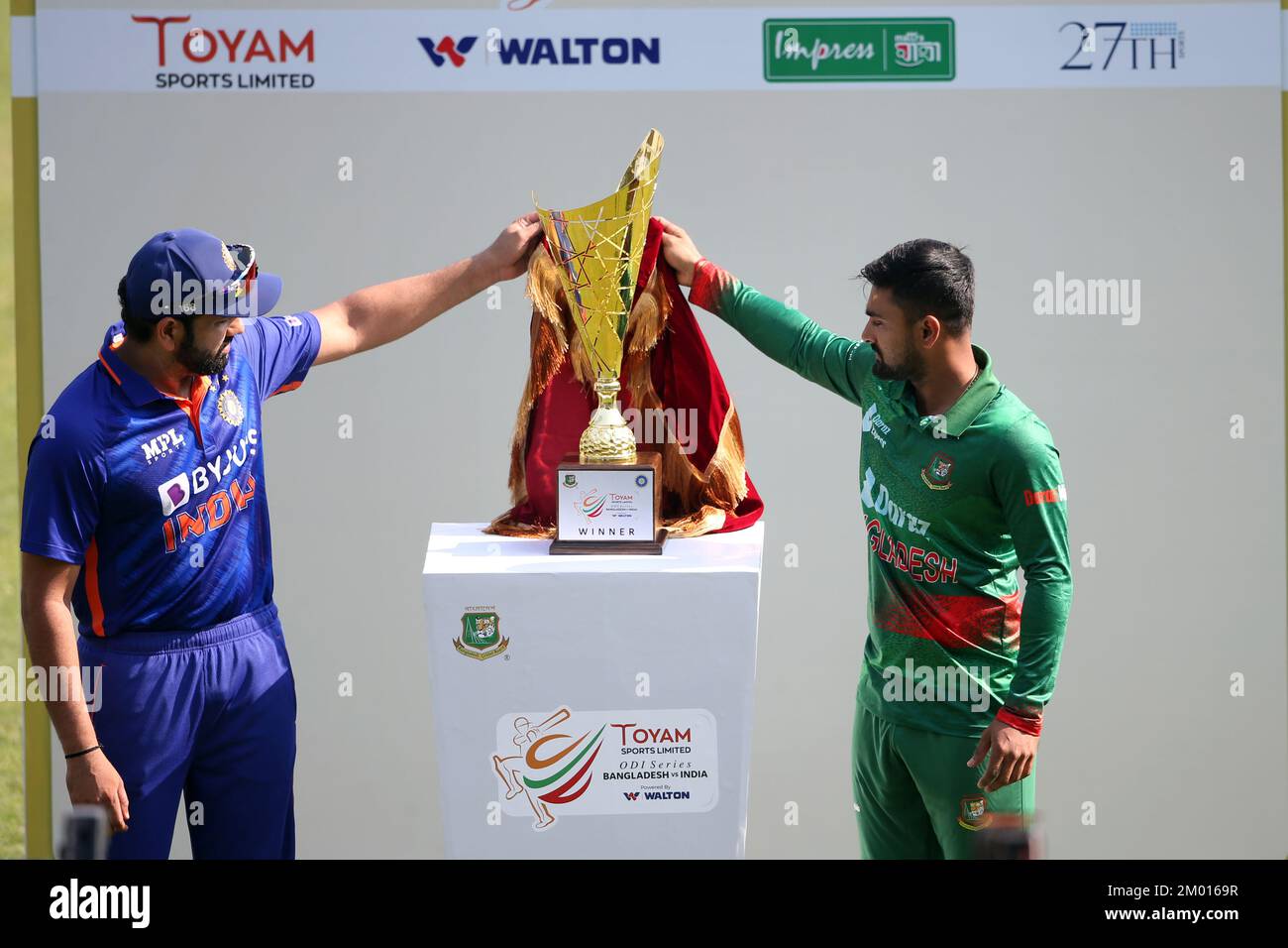 Bangladeshi Captain Liton Kumar Das ® and Indian Captain Rohit Sharma ...