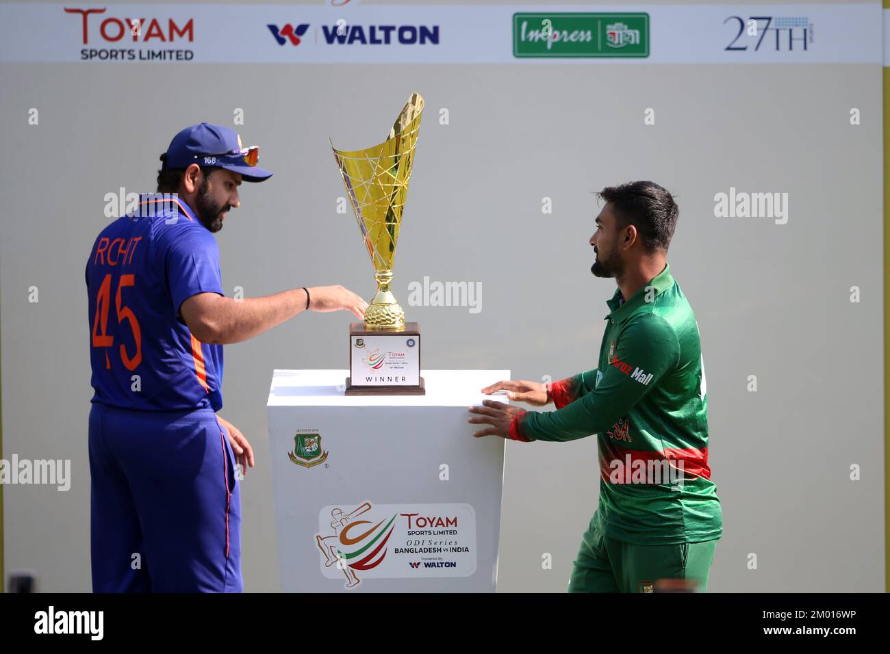 Bangladeshi Captain Liton Kumar Das ® and Indian Captain Rohit Sharma ...