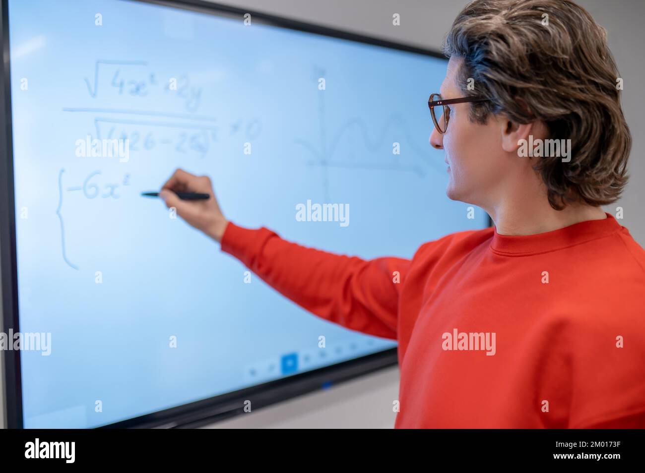 Teacher writing on board hi-res stock photography and images - Alamy