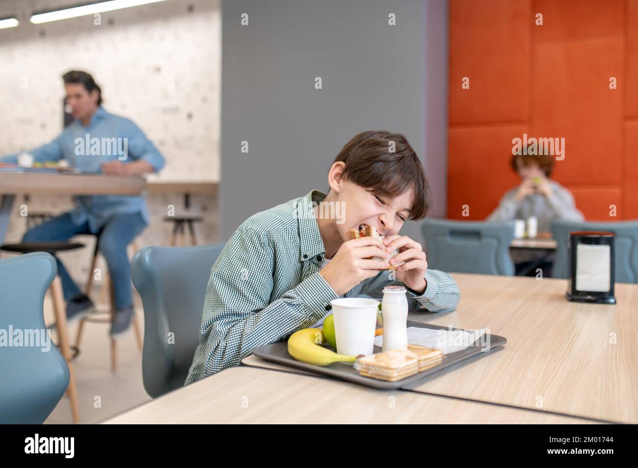 School lunch meal sandwich canteen hi-res stock photography and images ...