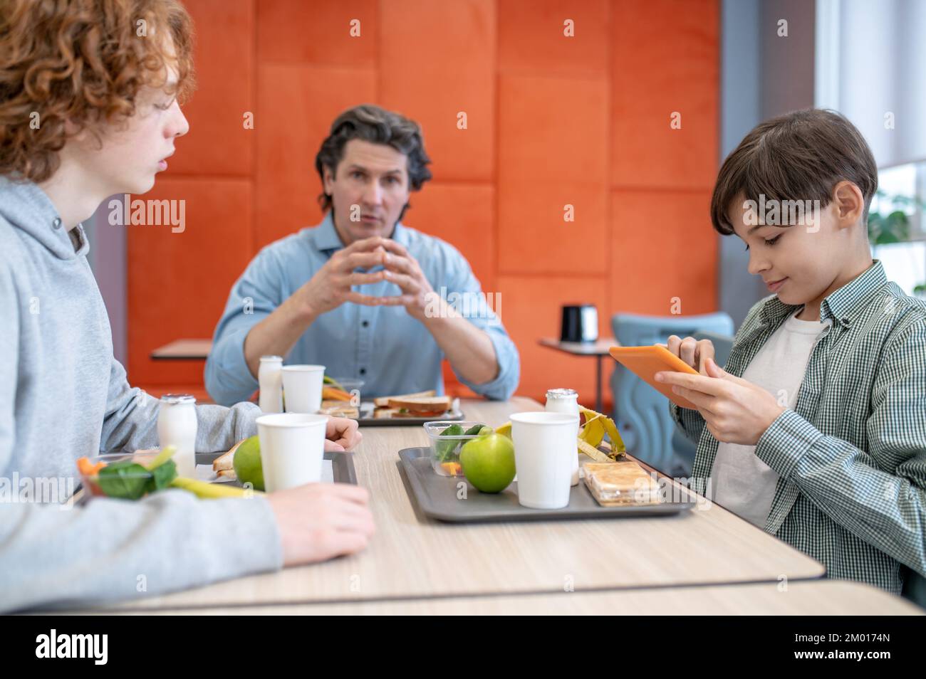 Students having lunch school canteen hi-res stock photography and ...