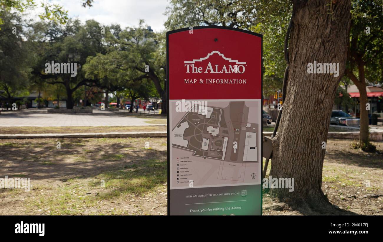 Alamo san antonio skyline hi-res stock photography and images - Alamy
