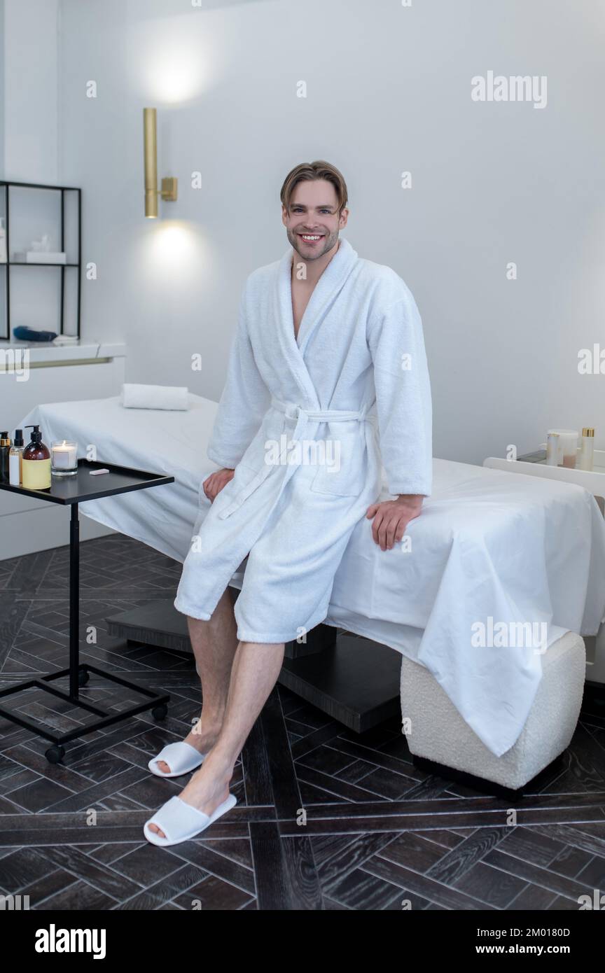 White salon interior hi-res stock photography and images - Alamy