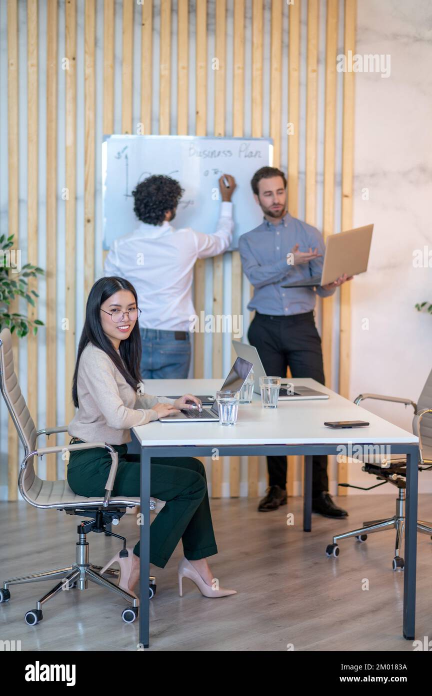 Group working drawing hi-res stock photography and images - Alamy