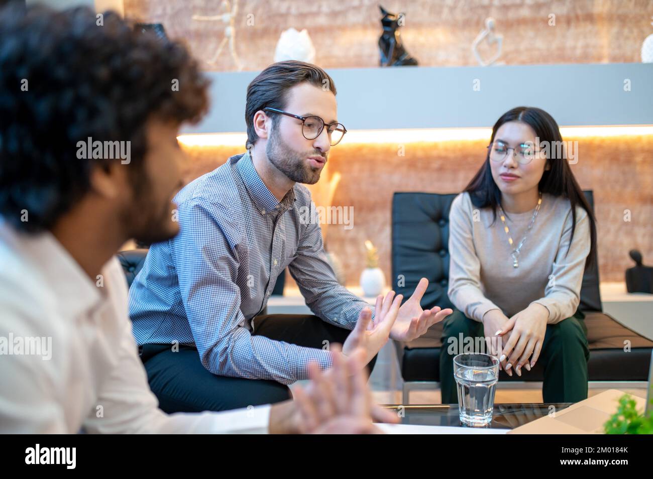 Group young people around table hi-res stock photography and images - Alamy
