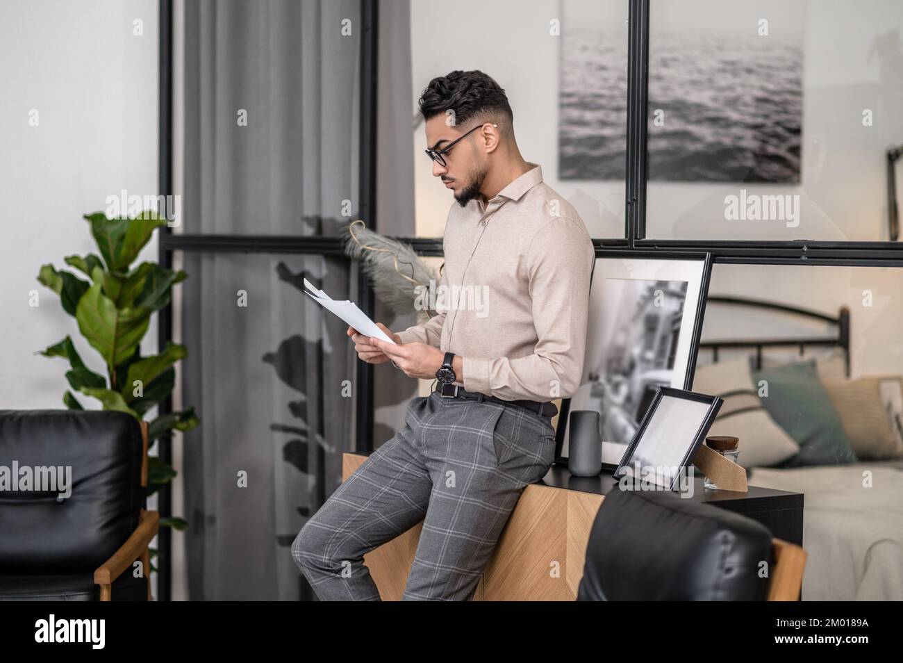 Standing man reading hi-res stock photography and images - Alamy