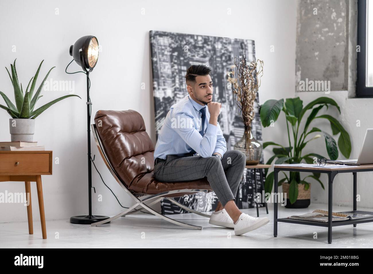 Man sitting in leather chair hi-res stock photography and images - Alamy