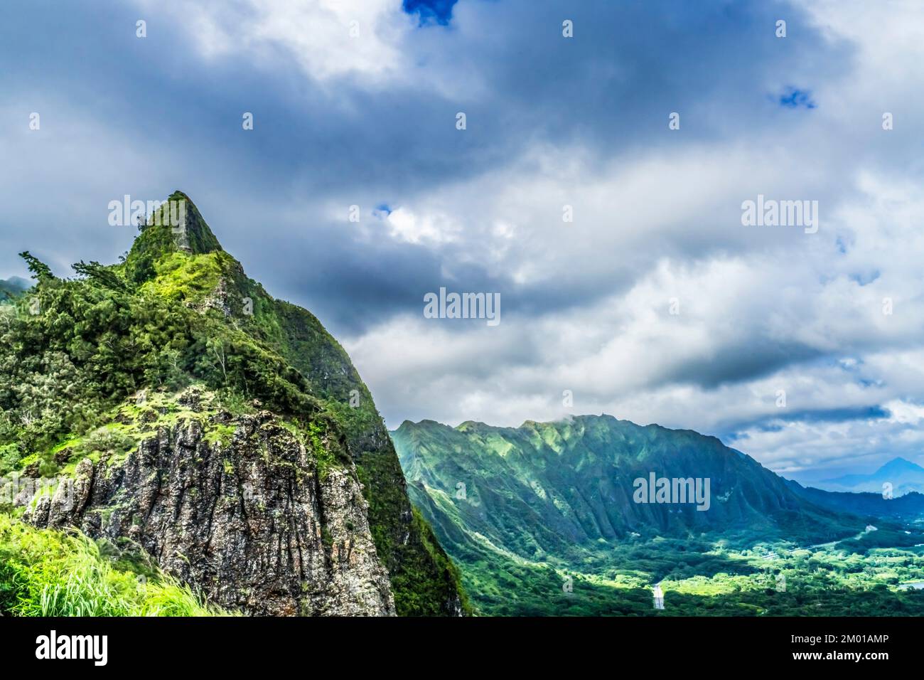 Colorful Nuuanu Pali Outlook Green Koolau Mountain Range Oahu Hawaii ...