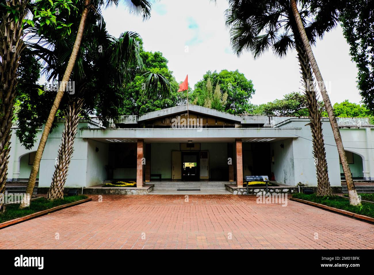 Building D67 and Bunker at the Imperial Citadel of Thang Long in Hanoi ...