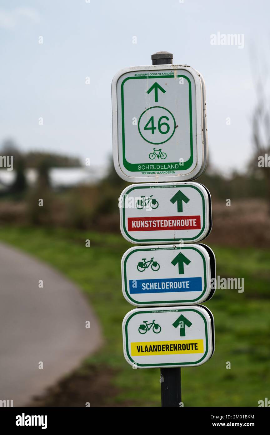 Cycling country trail hi-res stock photography and images - Alamy