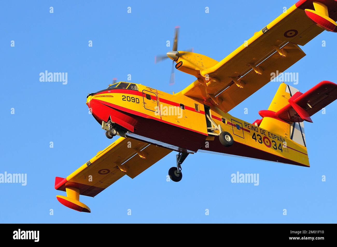 Transport amphibious aircraft hi-res stock photography and images - Alamy