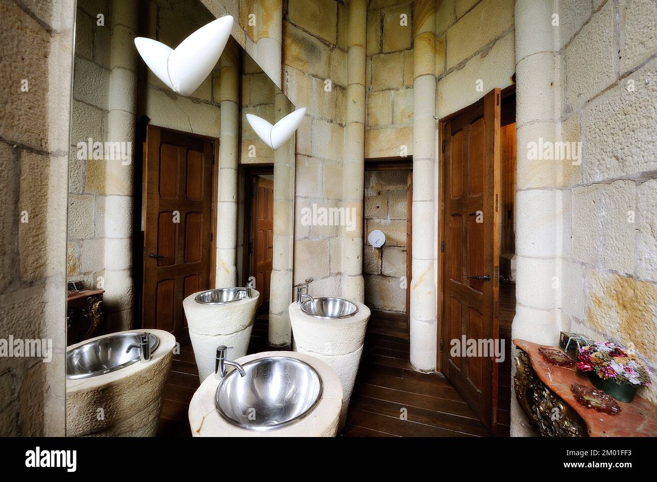 Castle toilet hi-res stock photography and images - Alamy