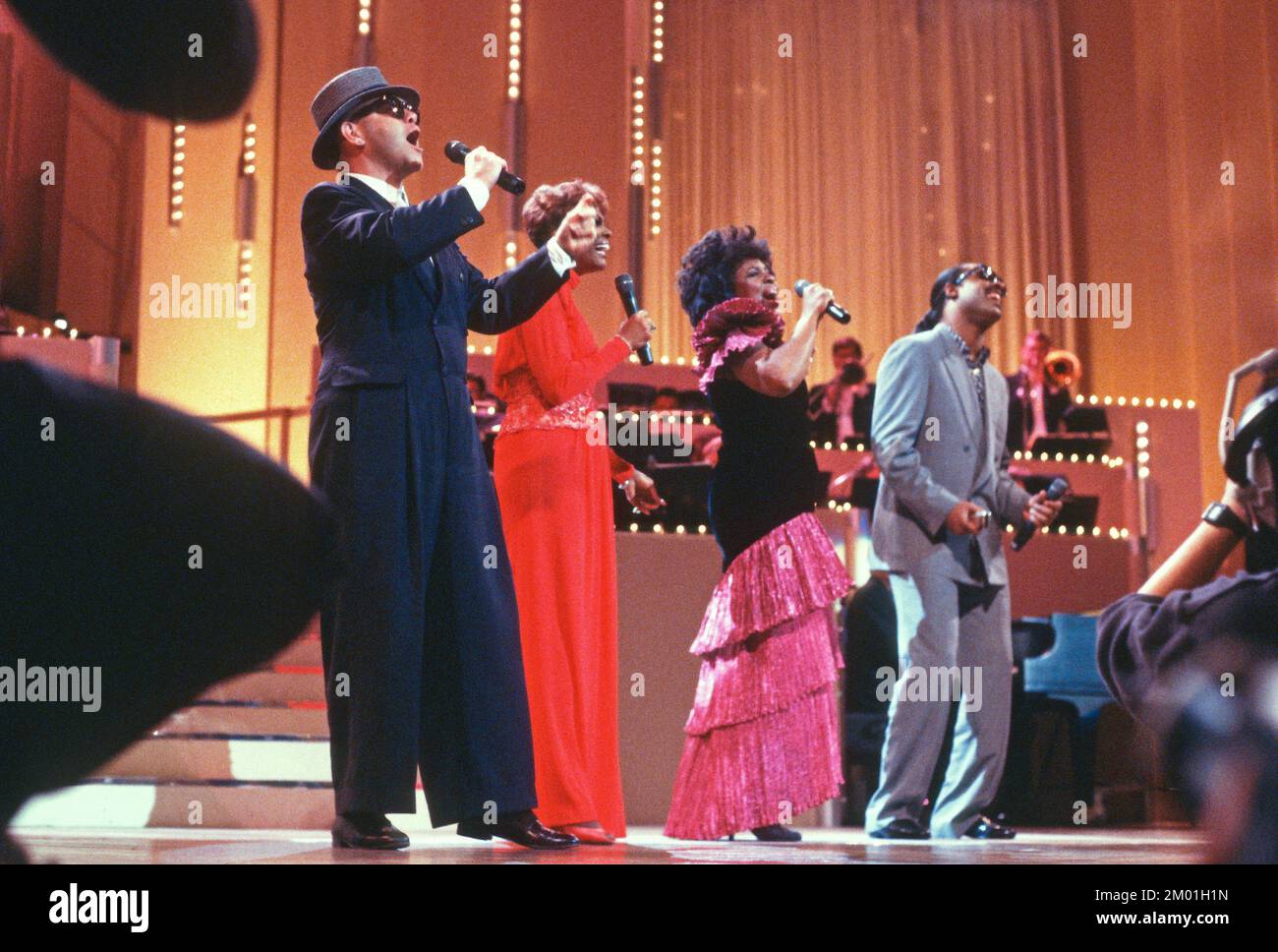 From left to right: Elton John, Dionne Warwick, Gladys Knight and ...
